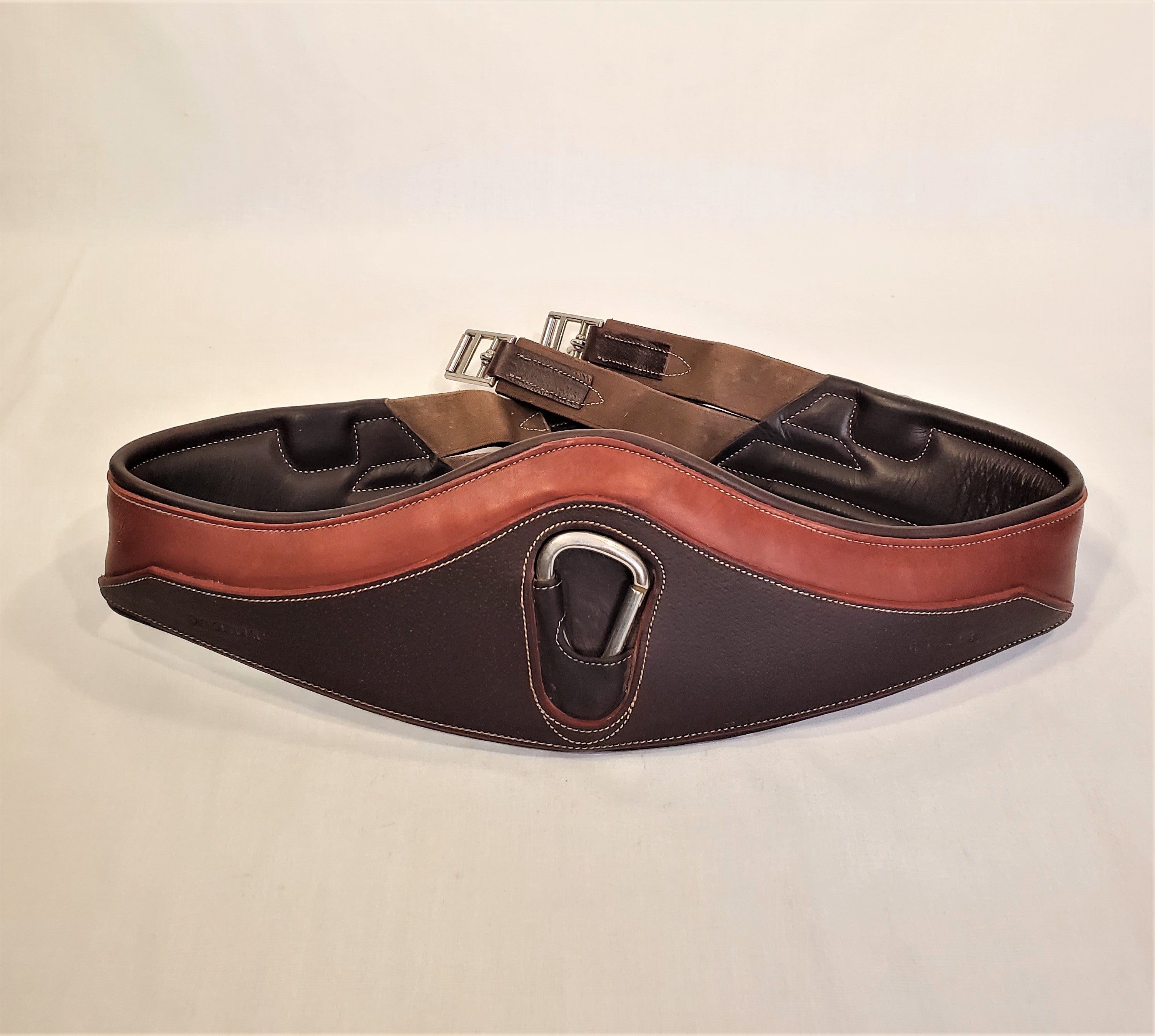 Devoucoux Allure Anatomic Jumping Girth - 54" – The Show Trunk