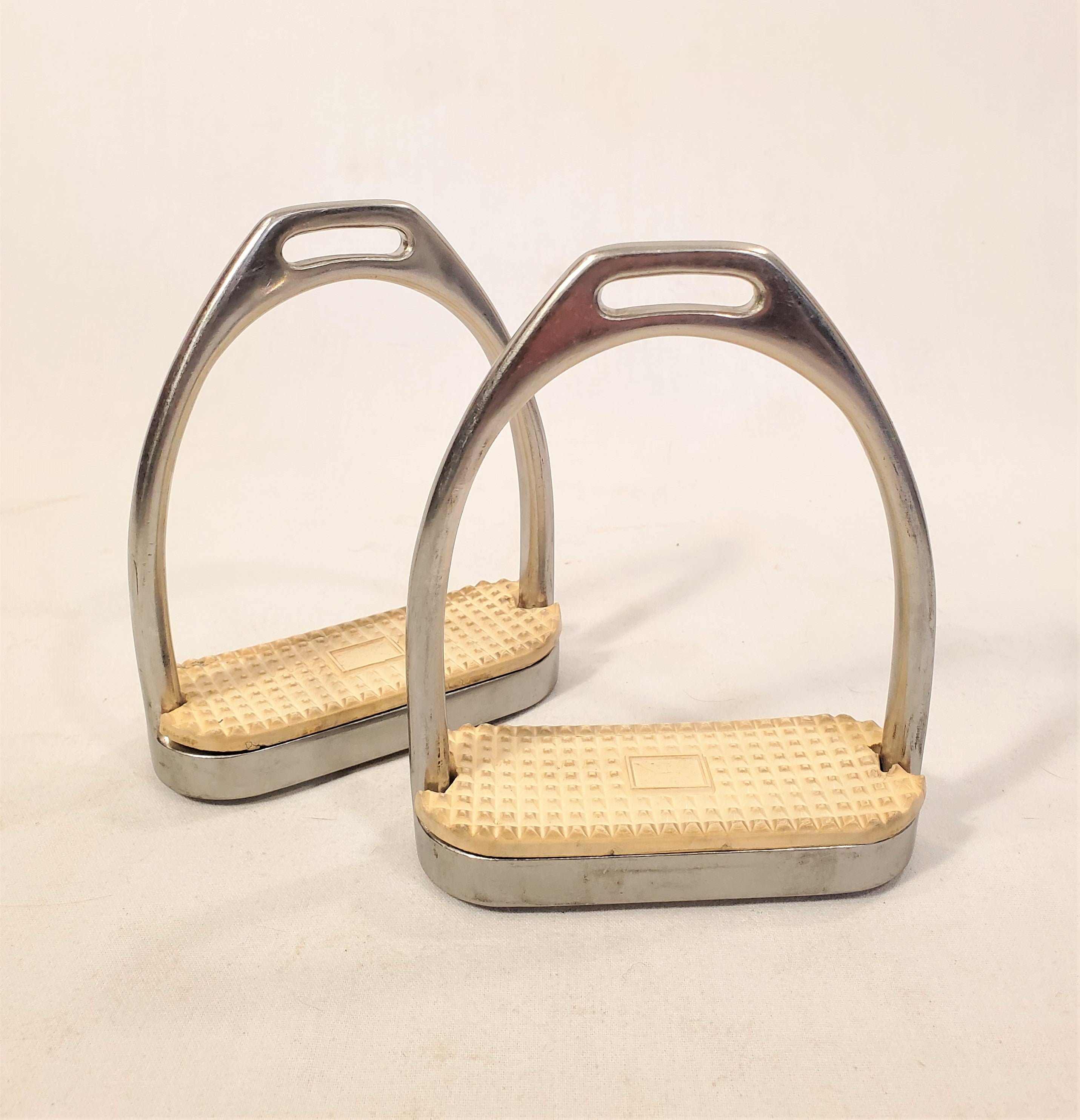 Fillis Irons - 4" – The Show Trunk